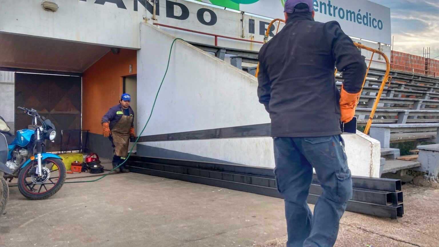 El intendente Andrés Lima refuerza el apoyo a los clubes deportivos de ... El intendente Andrés Lima refuerza el apoyo a los clubes deportivos de ...