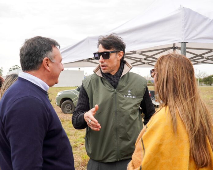 Carini inauguró viviendas y habló de Uruguay